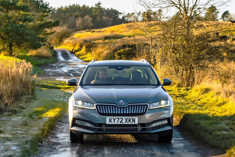 Compare Cheap Skoda Superb Estate Car Leases | Leasing.com